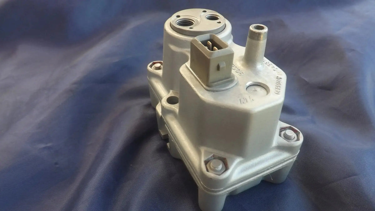 Rolls-Royce REMAN Warm Up Regulator BOSCH 0438140093 – Fuel Injection ...