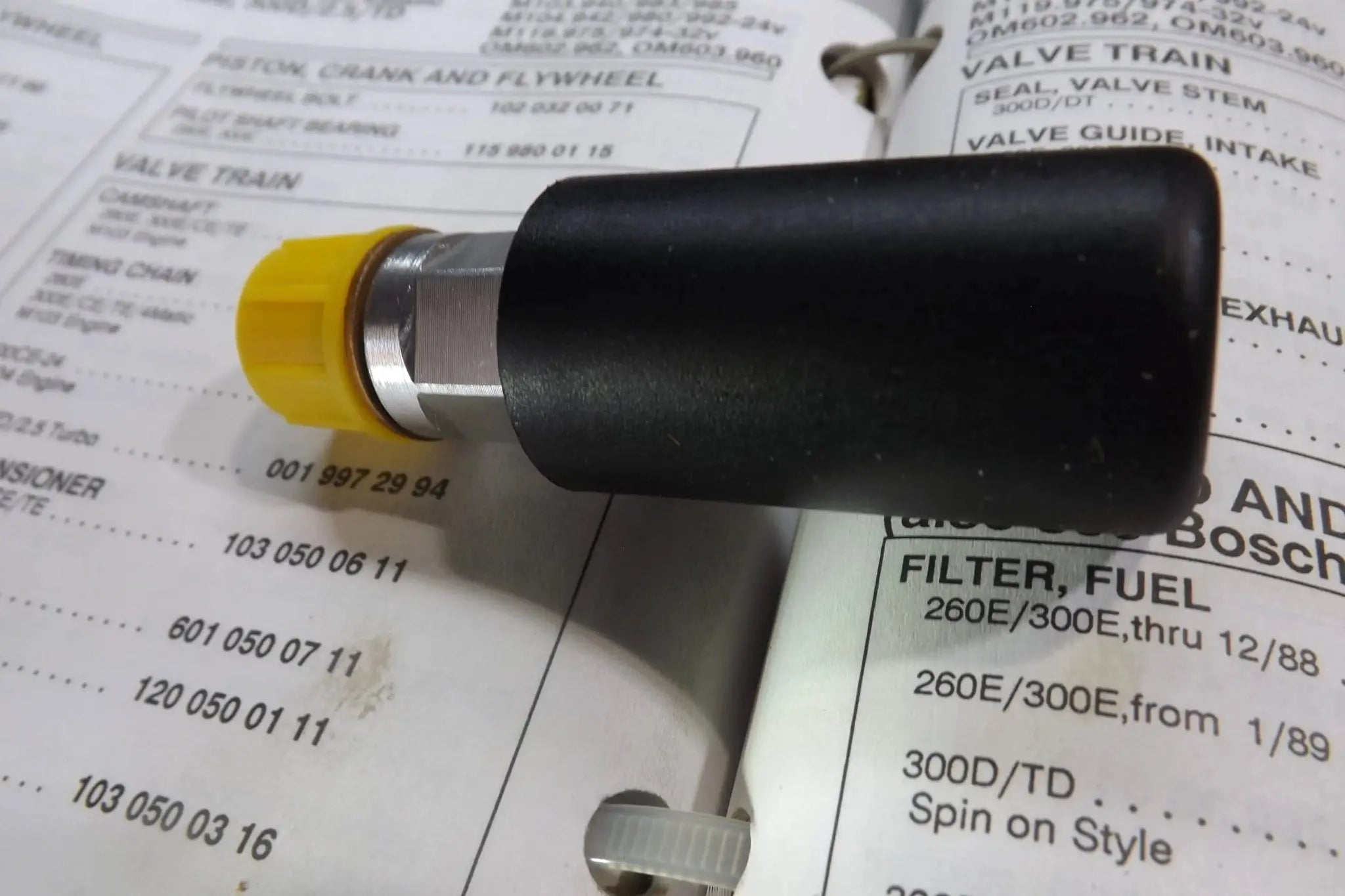 Mercedes Diesel Hand primer Pump M-B 0000908850 – Fuel Injection Products